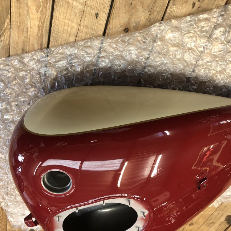 Indian Chief / Chieftain / Roadmaster Petrol Tank - Red with Ivory ...