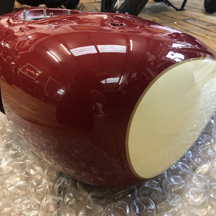 Indian Chief / Chieftain / Roadmaster Petrol Tank - Red with Ivory ...