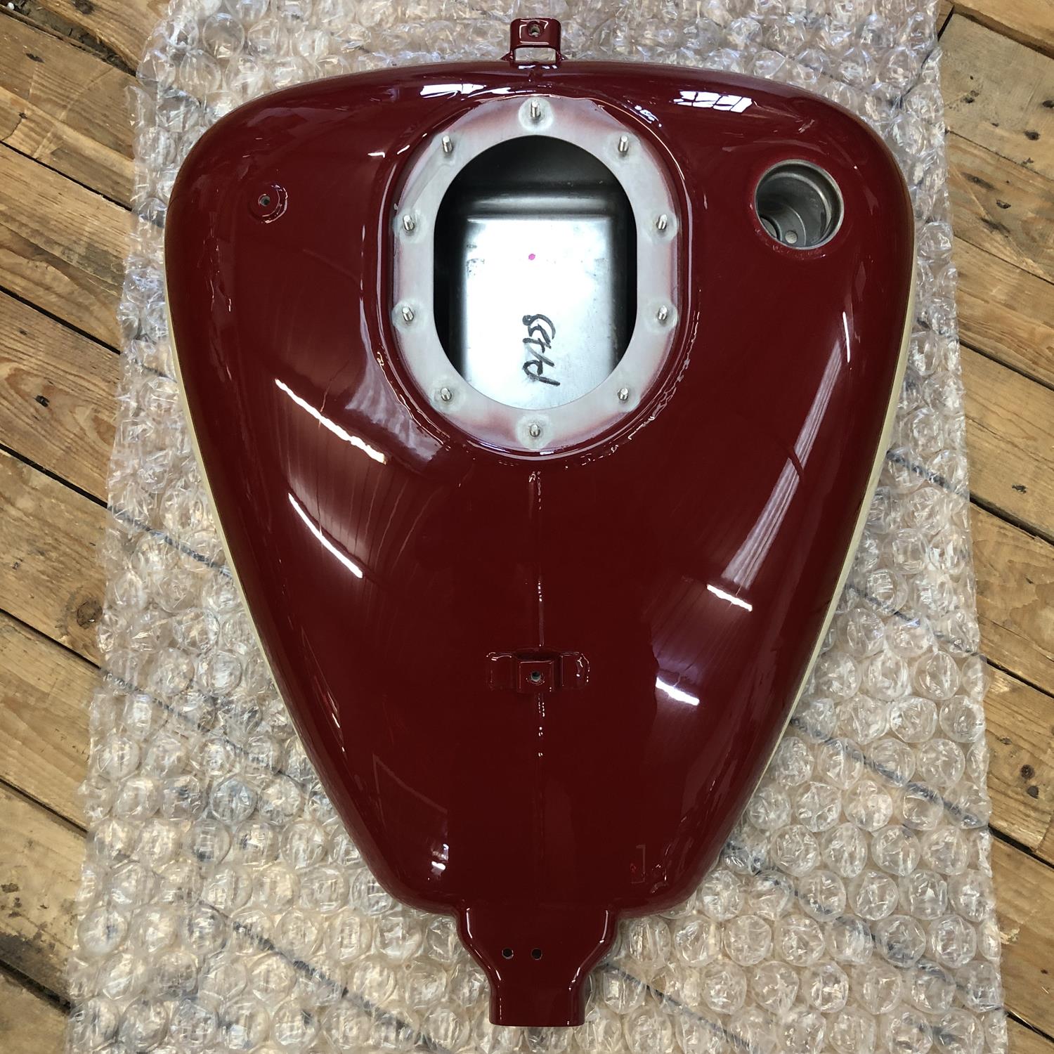 Indian Chief / Chieftain / Roadmaster Petrol Tank - Red with Ivory ...