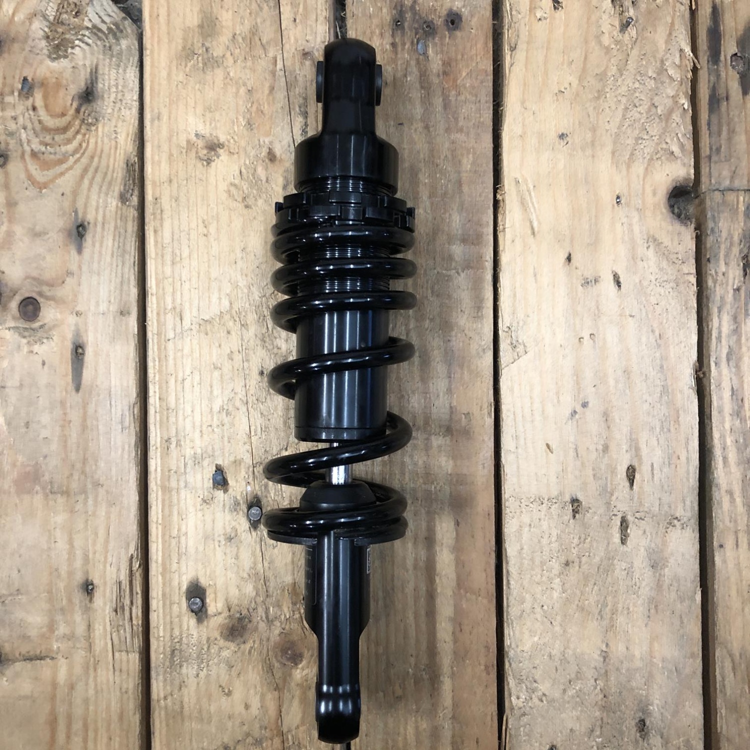 Indian Scout Bobber / Rogue Single Rear Shock in Cruiser Black - Moore ...